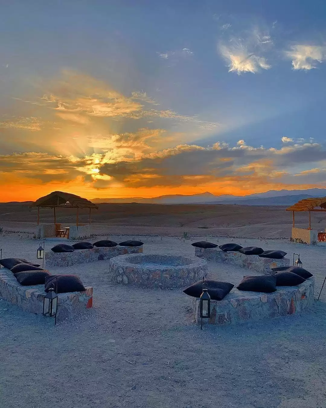 Dinner with a Show in Agafay Desert Marrakech Excursions / Le Bedouin